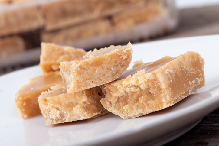 Sucre à la crème de Sœur Angèle: Un délice traditionnel québécois de Noël